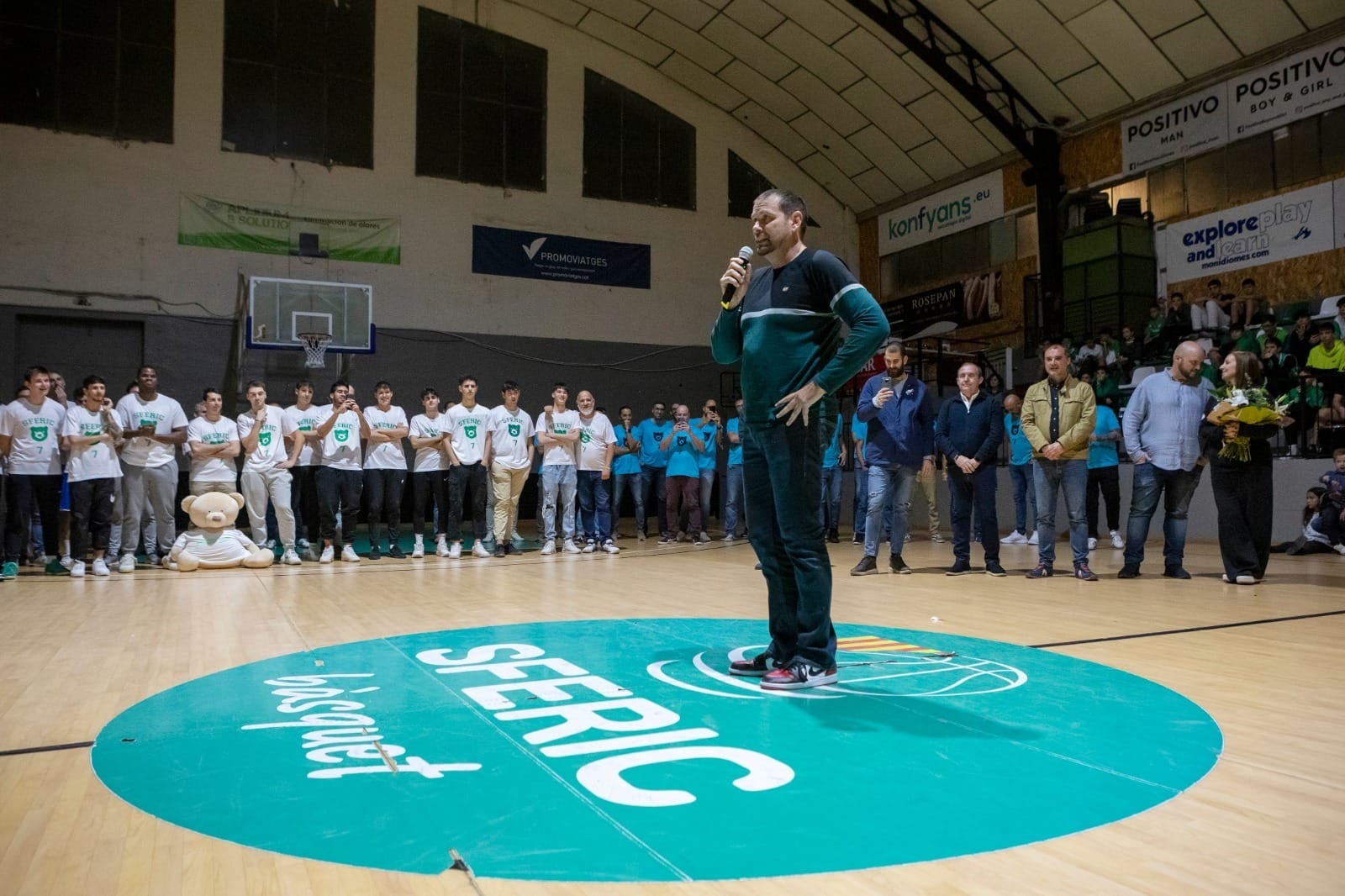 FOTOGALERIA | L’Sferic homenatja Javi Sánchez, un referent del bàsquet ...