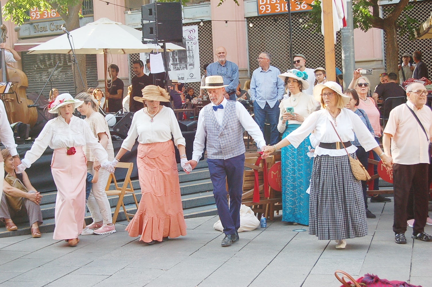 FOTOGALERIA | Ballada modernista de sardanes
