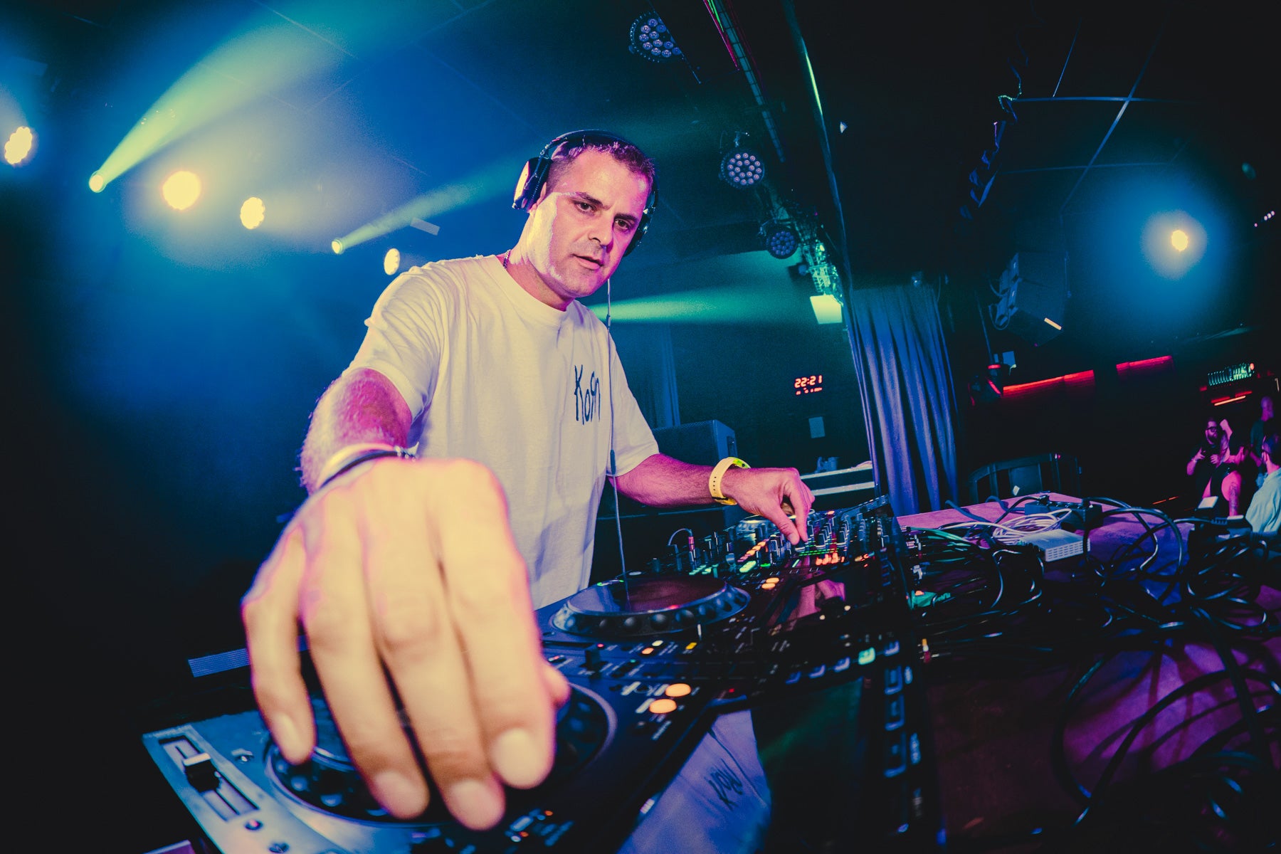 Uri Farré reinventa 'Saturday Night' con nuevos ritmos electrónicos