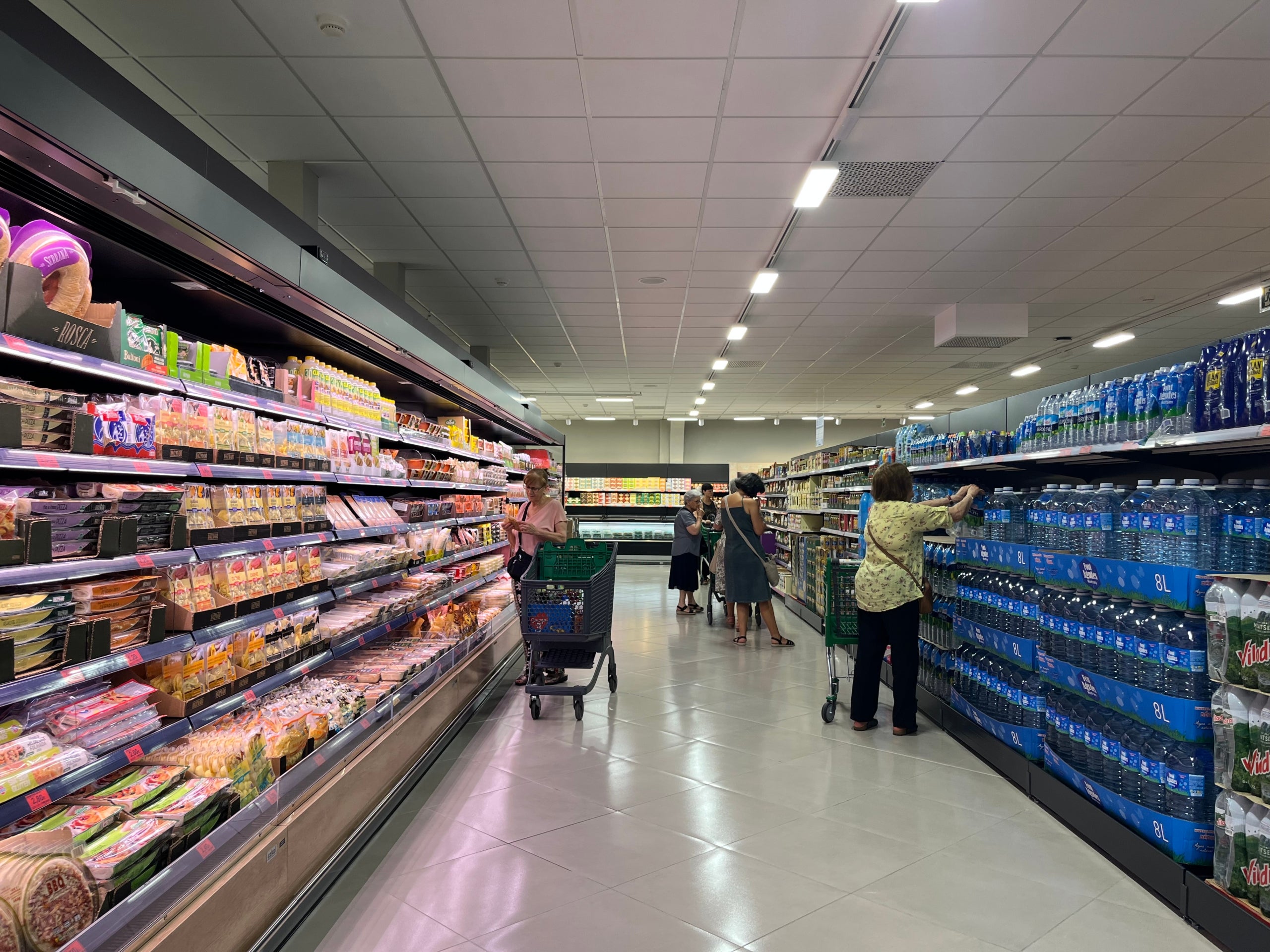 Mercadona reobre botiga de Monturiol amb disseny renovat